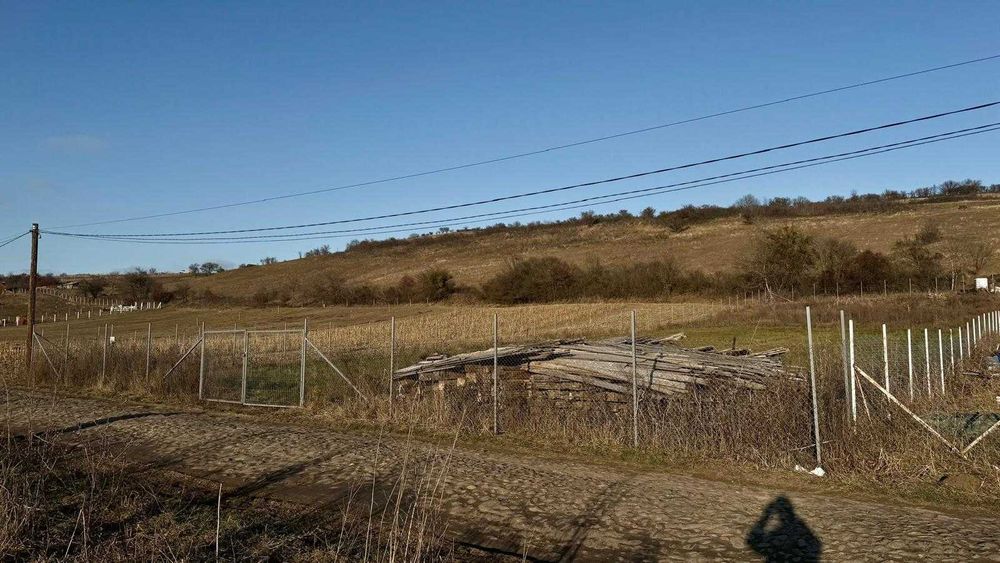 Teren 2000 mp intravilan Hamba | Material cabană/casă | apa si curent ...