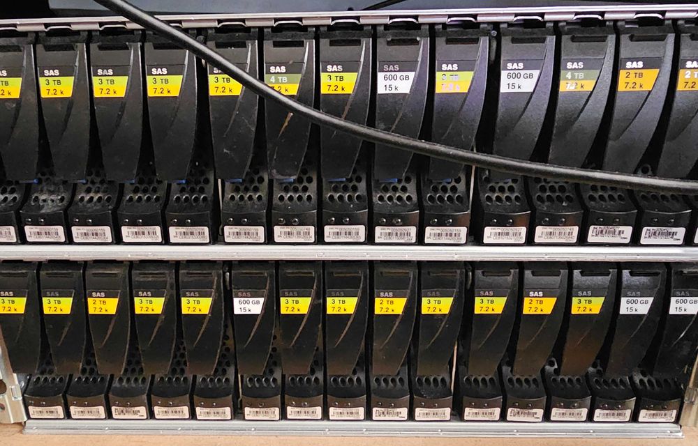 DELL EMC KTN-STL3 Enclosure - сторидж за 15 диска SATA/SAS 3.5"/2.5" гр ...