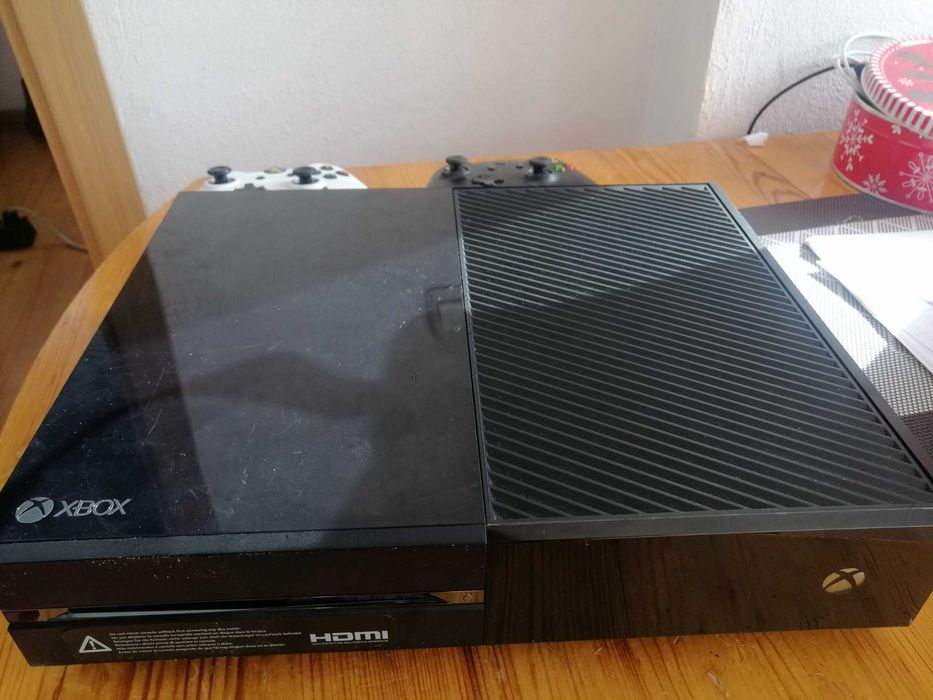 XBOX ONE + 2 Джойстика гр. Благоевград Освобождение • OLX.bg