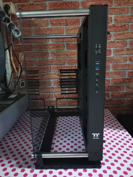 Carcasa PC Thermaltake Core P3 Tempered Glass Pro Wall-Mount. Bucuresti ...