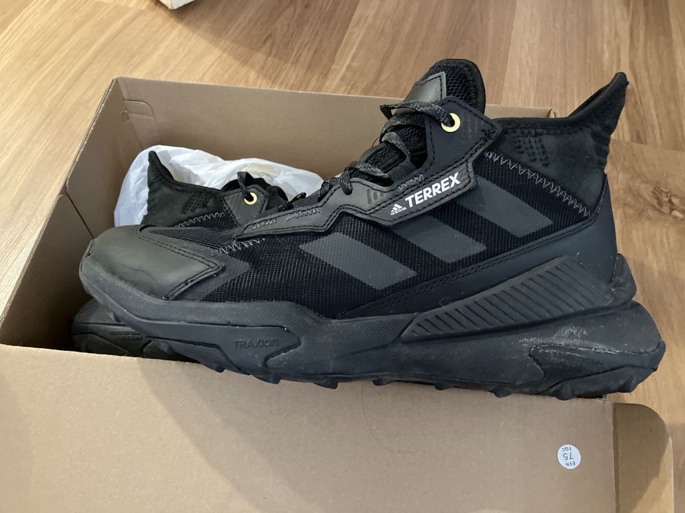 Обувки Adidas Terrex гр. Варна Цветен квартал • OLX.bg