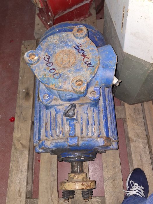 Vând motor trifazic Ciugud • OLX.ro