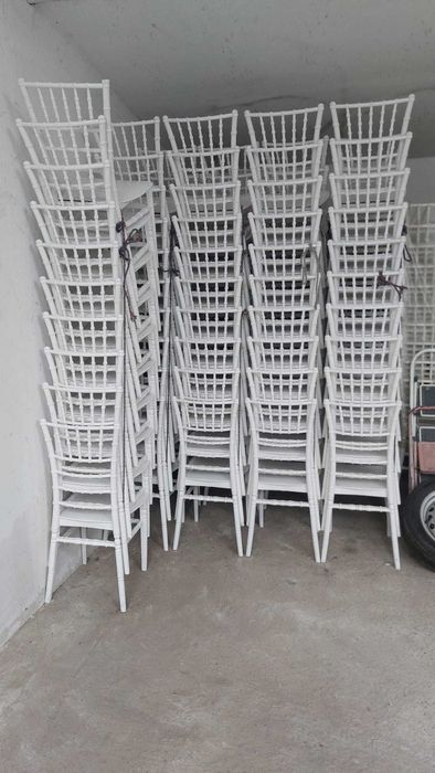 Scaune Chiavari de Vanzare Pernute Scaune Huse Vand Mese Rotunde 1.80 ...