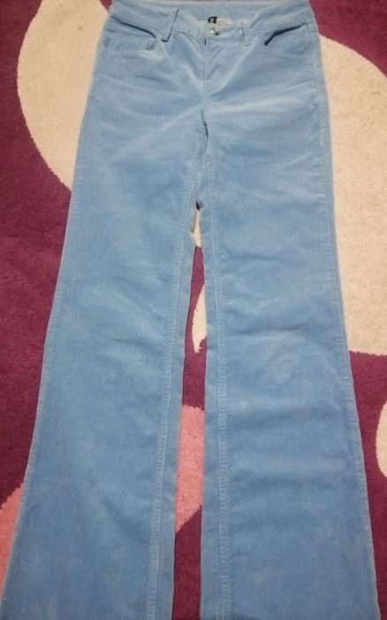 Pantaloni H&M material raiat, albastru deschis, model evazat ( flare ...