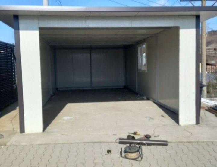 Garaje auto pe structura metalica învelite cu panouri Sandwich Brasov ...