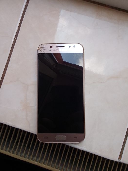 Samsung j5 display spart se aude suna dar trebuie schimbat display ...