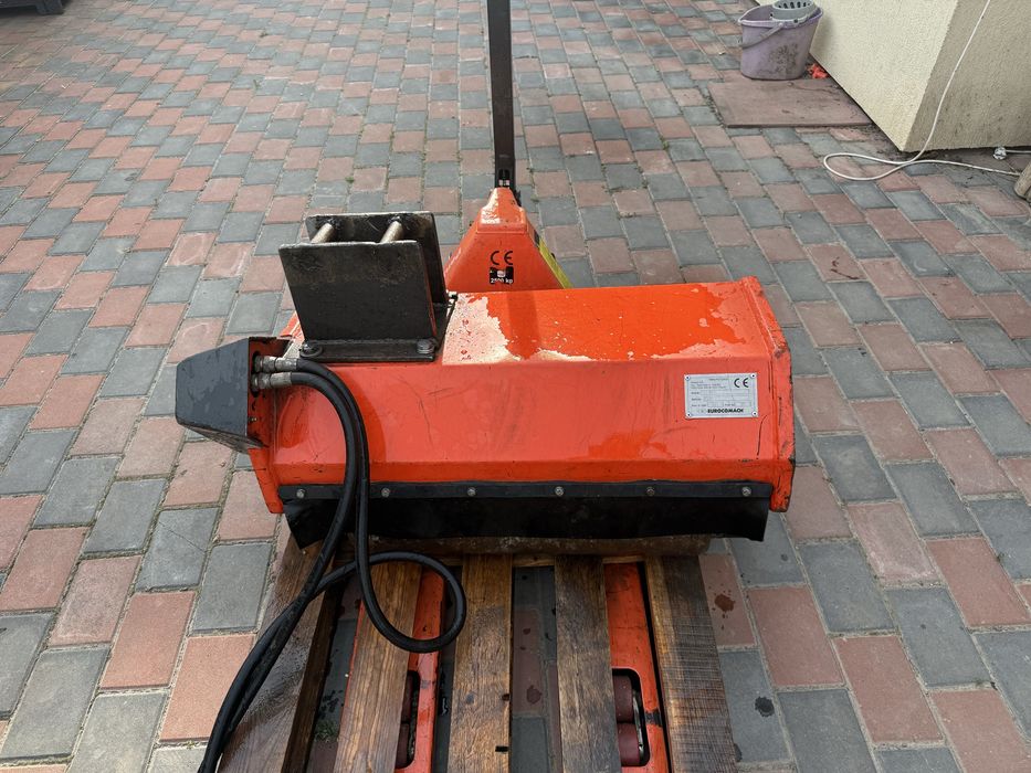 Vand tocator resturi vegetale miniexcavator Iasi • OLX.ro