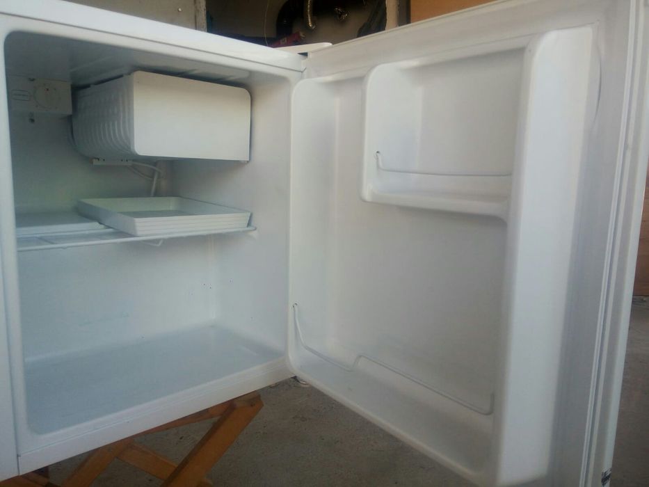 Frigider 12/24v Auto/Rulota/Camion//Camper cu compresor Moinesti • OLX.ro