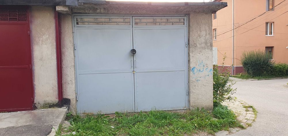 Vand garaj 24 mp ,accesibil si pentru microbuz , Petrosani Petrosani ...
