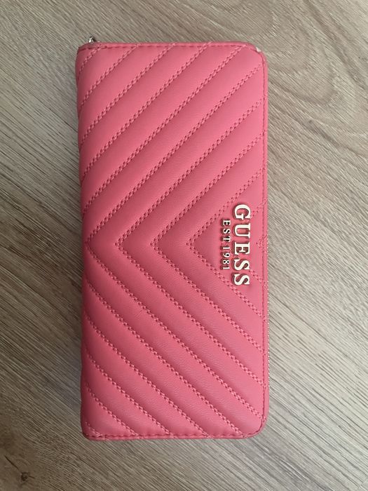 2 бр. портфейли Guess гр. Вършец • OLX.bg