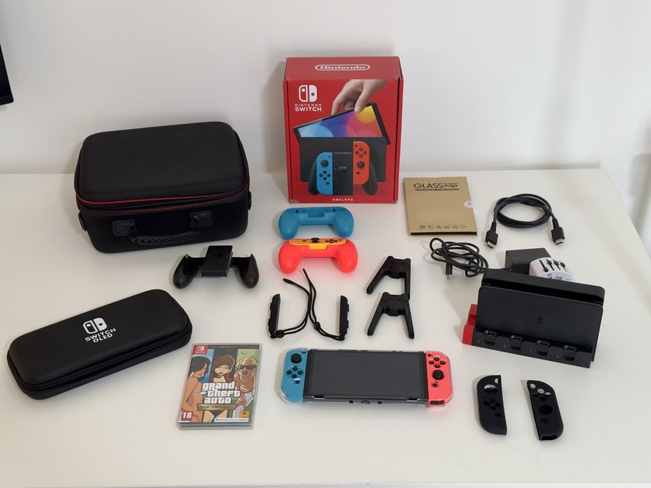 Nintendo Switch OLED region Japan cu GTA Trilogy si multe accesorii ...