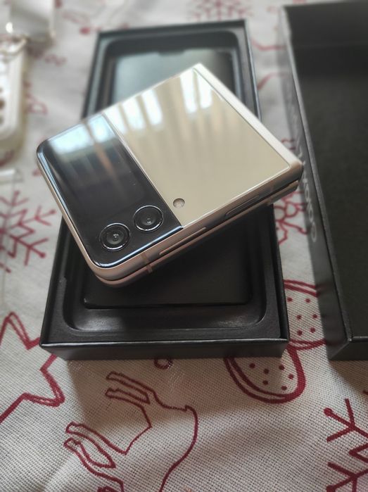 Samsung Z flip 3 ,неразличим от нов гр. Харманли • OLX.bg