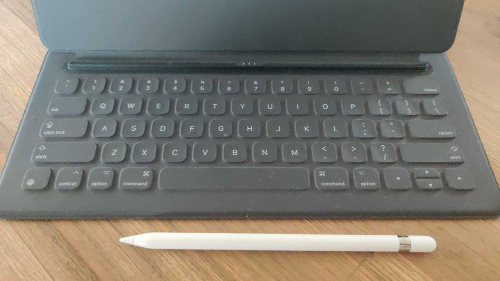 Ipad 12.9 pro grey + tastatura + pencil gen 1 Cisnadie • OLX.ro