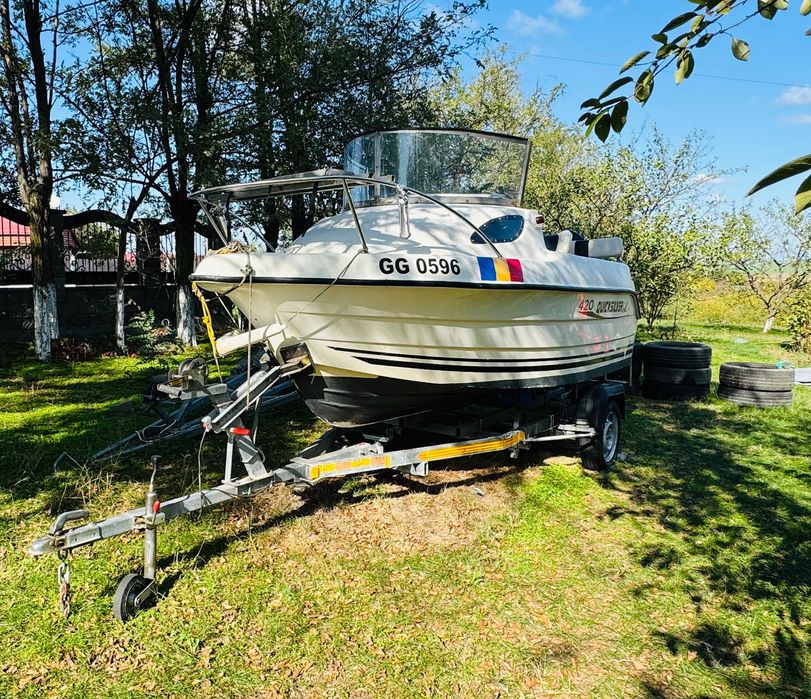 Barca Quicksilver cu cabina , motor Suzuki 2018 cu 40 de cai , peridoc ...
