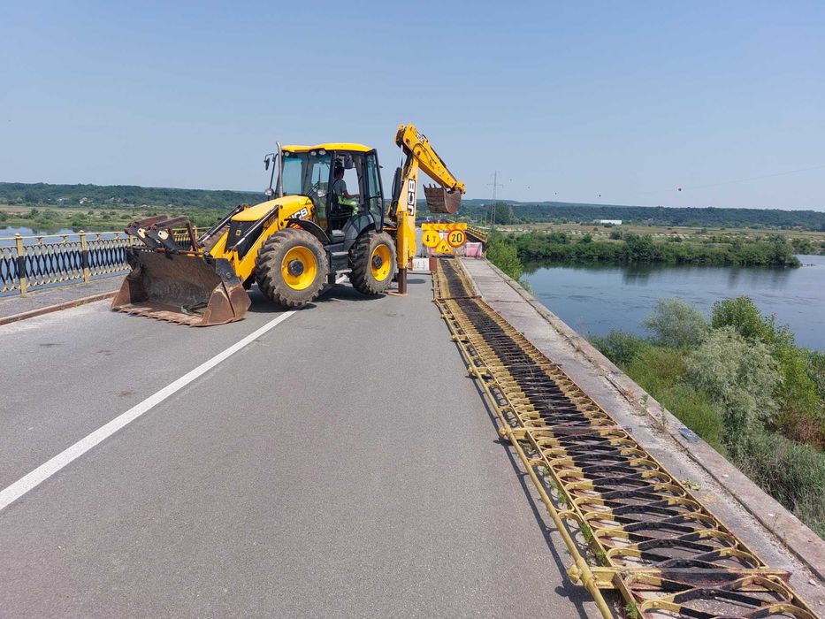 Inchiriez buldoexcavator 3cx si 4cx miniincarcator frontal jcb 170R ...