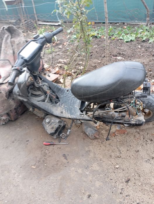 Vând scuter Yamaha mbk defect Leamna de Jos • OLX.ro