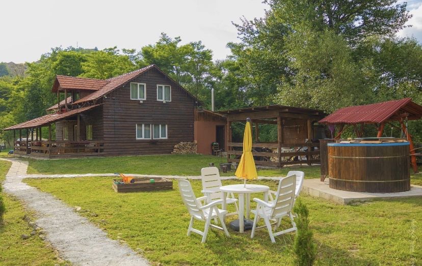 Cabana de inchiriat cu ciubar (CABANA AMIS) Poieni • OLX.ro