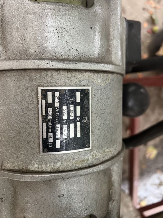 Vand Compresor 50l functional Alexandria • OLX.ro