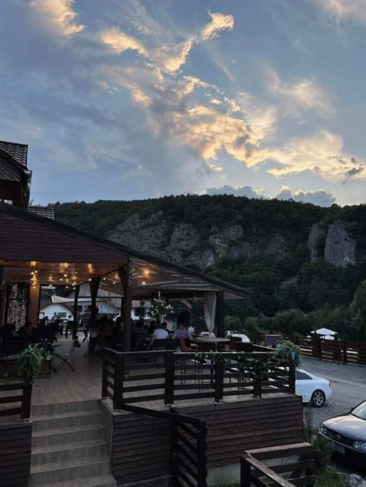 De vânzare Pensiunea Restaurant Gradia Șuncuiuș-Bihor Balnaca • OLX.ro