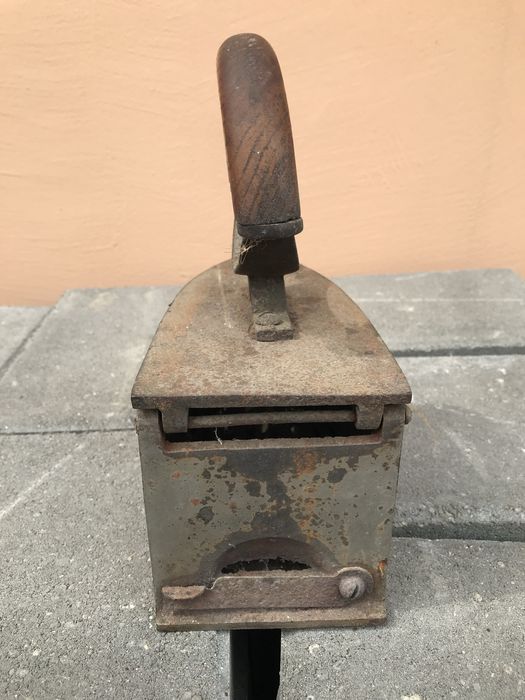 Fier de călcat cu cărbuni Carei • OLX.ro