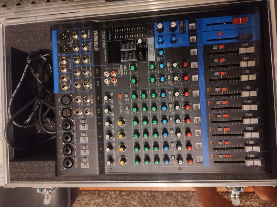 Boxe active Yamaha DXR15 cu huse & Mixer Yamaha MG12XU cu CASE Slatina ...