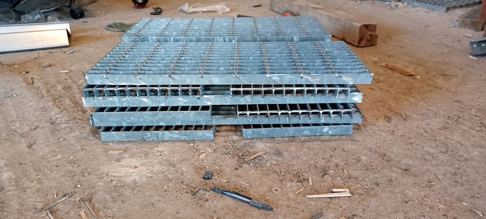 Gratare zincate pentru scari Cluj-Napoca • OLX.ro