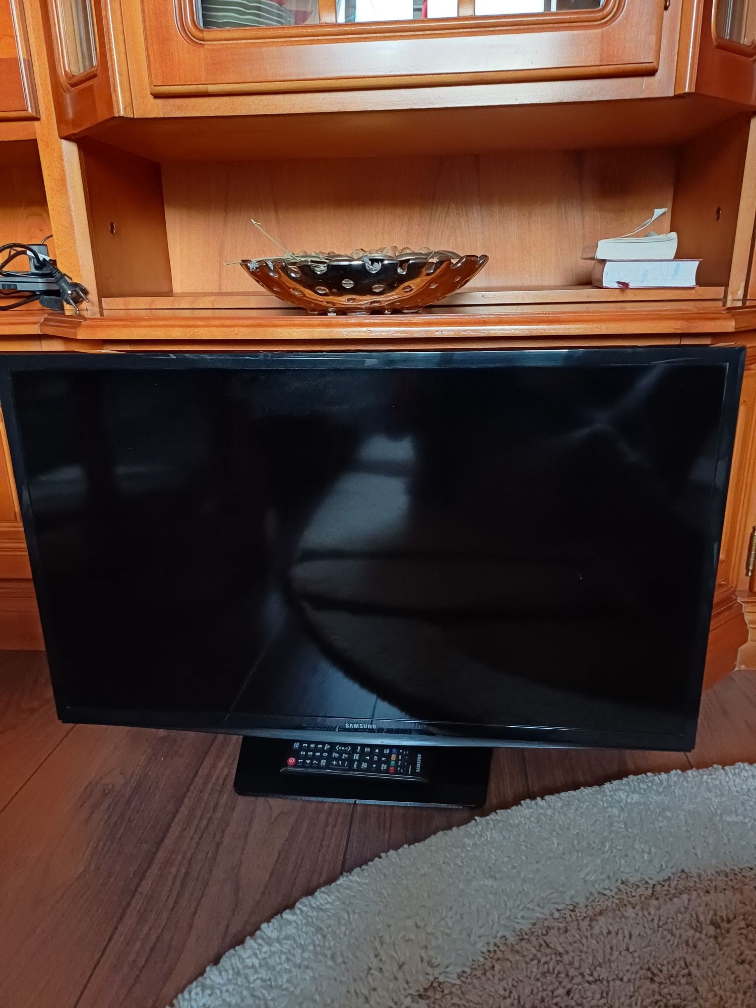 Vând televizor Samsung diagonala 80 cm Arad • OLX.ro