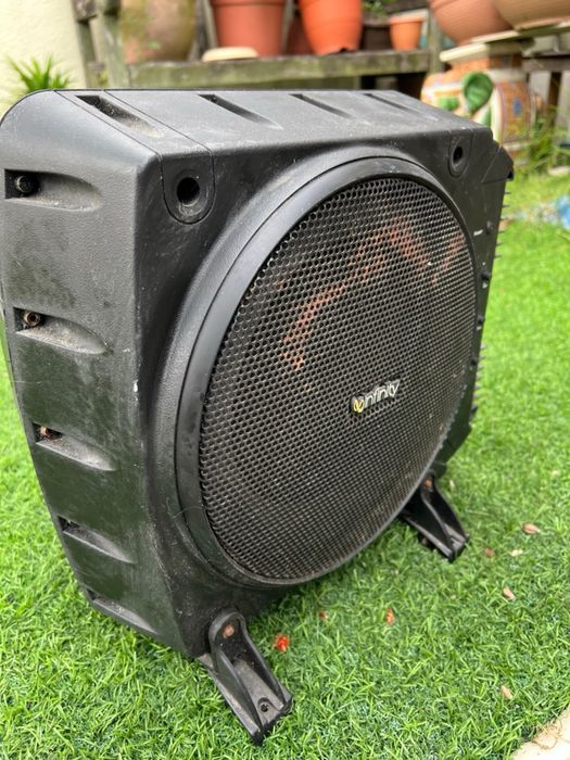 Subwoofer auto activ Infinity BASSLINK 200W RMS Timisoara • OLX.ro