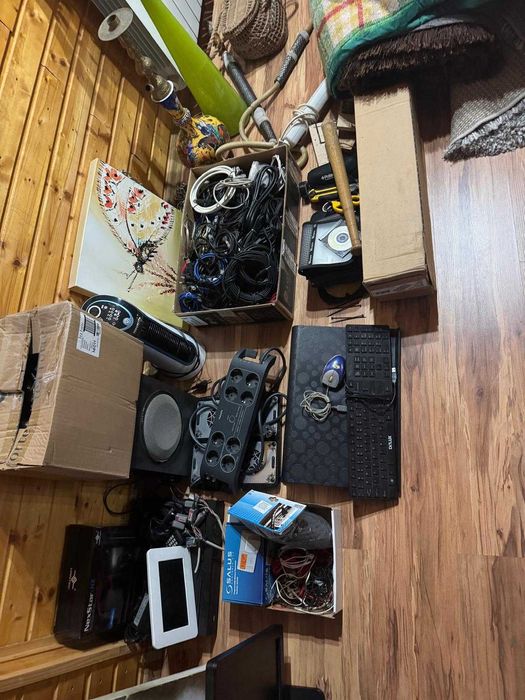 Pachet cu zeci de electronice la pret mic - ideal pentru re-vanzare ...