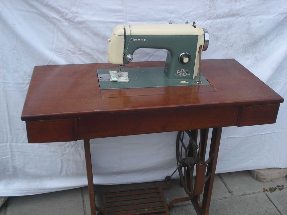Masina de cusut ILEANA Perfecta stare de functionare - CU PROBA ...