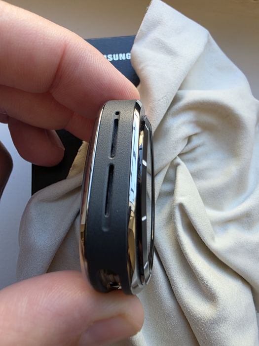 Samsung Galaxy Watch Ultra Titanium Silver Urziceni • OLX.ro