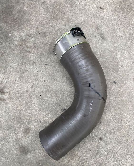 Furtun intercooler Volvo XC60 2016-2024 32222271 Baia • OLX.ro