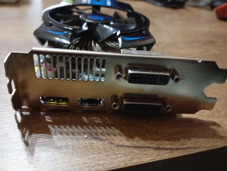 Placă video gaming Radeon HD 6770 Vapor X 1 GB Arad • OLX.ro