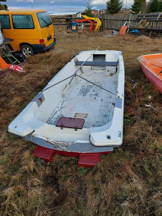 Barca trimaran fibra/ motor Mercury25/ motor 6cai Belis • OLX.ro