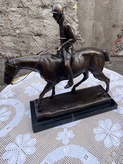 Statueta***bronz***Calaret Rasnov • OLX.ro