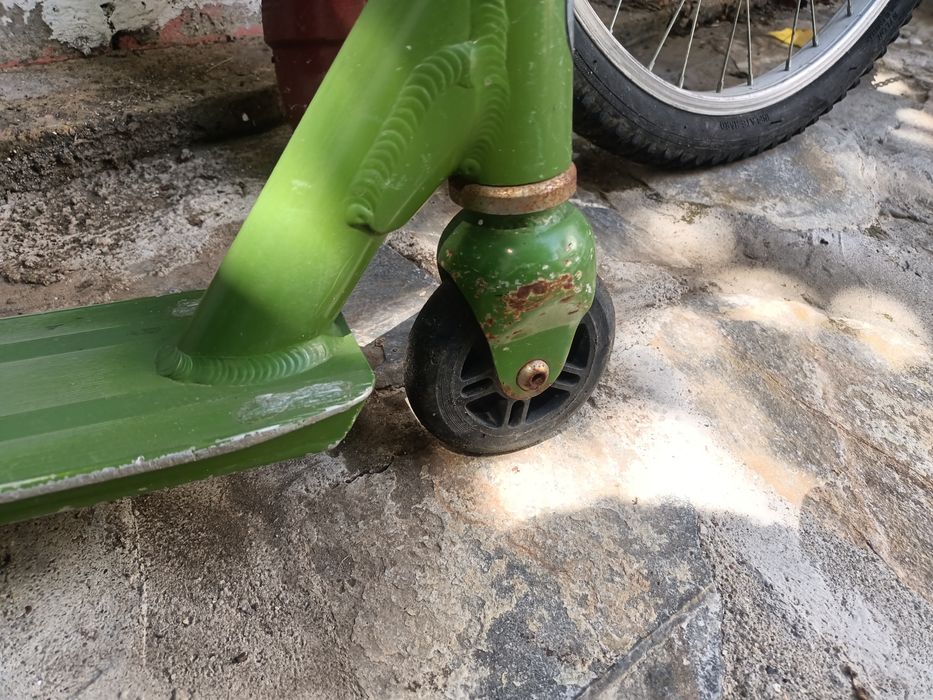 Trotineta sărituri, Răzor, roti mici, rulmenți buni Popoveni • OLX.ro