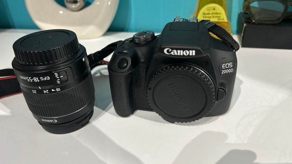 Aparat Foto Canon D2000 eos Bucuresti Sectorul 3 • OLX.ro