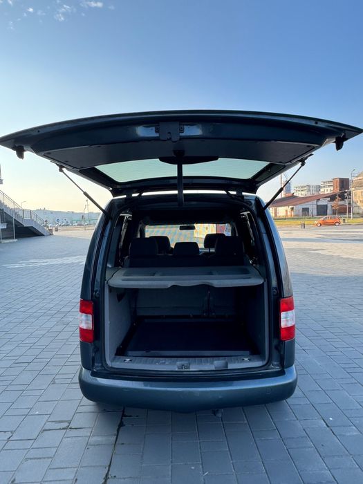 Vand wolkswagen Caddy Life masina de familie Oradea • OLX.ro