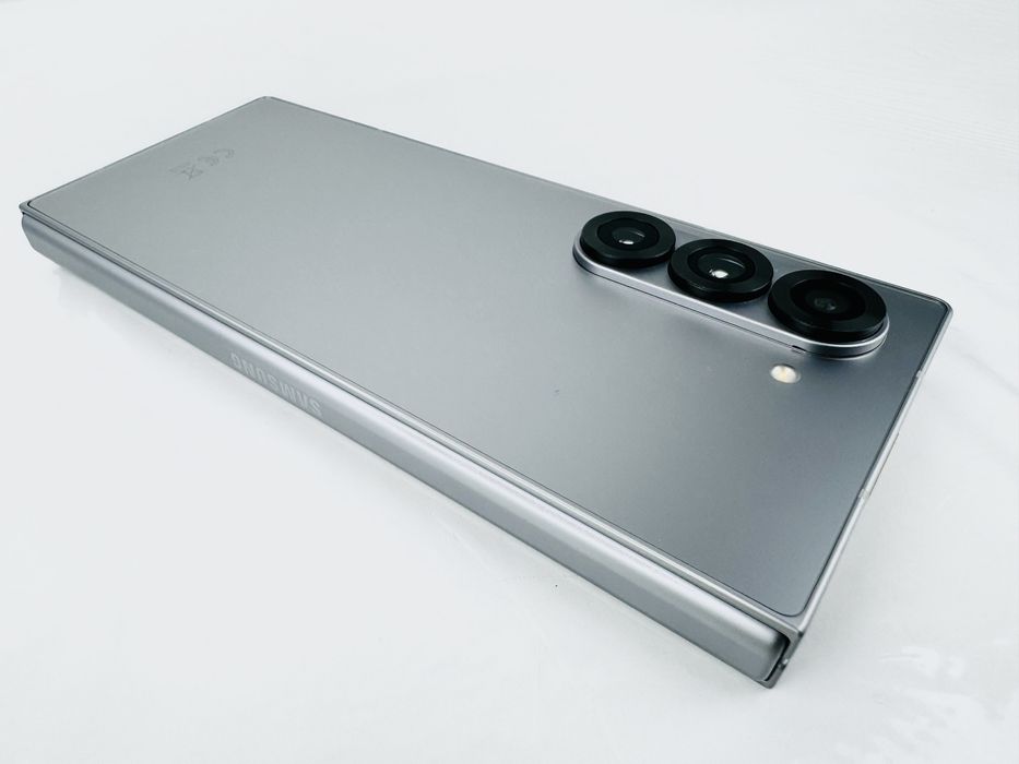 КАТО НОВ! Samsung Galaxy Z Fold 6 5G 256GB 12RAM Silver Гаранция! гр ...
