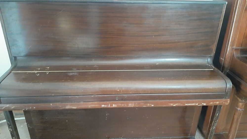 Pian foarte vechi de colectie functional Simeria Veche • OLX.ro