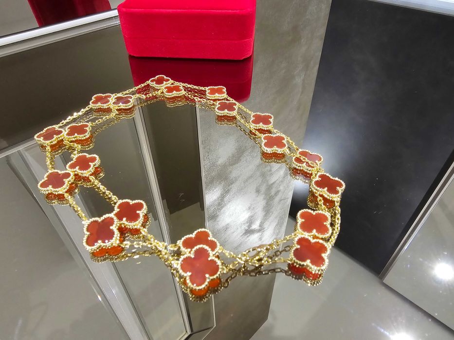 Van Cleef & Arpels VCA Gold Red Alhambra 20 Motifs Дамско Колие гр ...