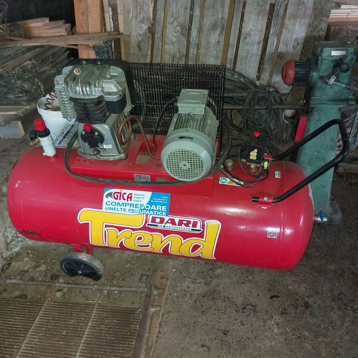 Vând compresor Italia 200L Leicesti • OLX.ro
