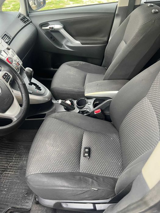 Toyota verso 7 locuri 2011 Bucuresti Sectorul 6 • OLX.ro