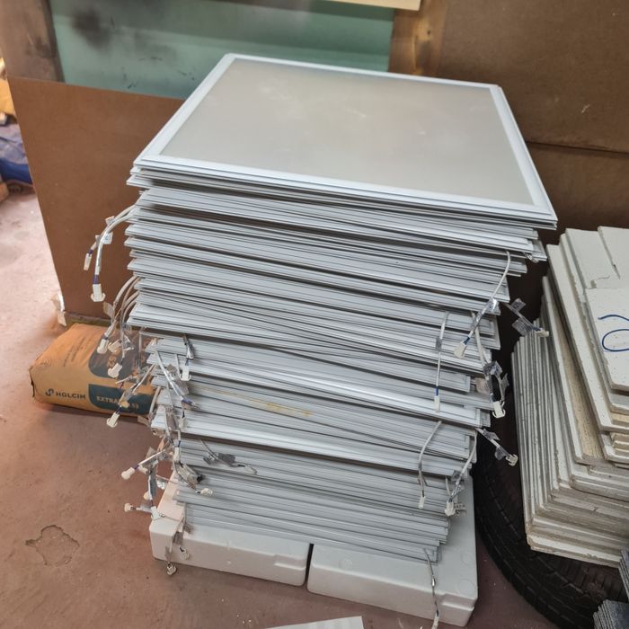 Aplice tavan LED complete 60x60 - multe bucati disponibile bec lumina ...