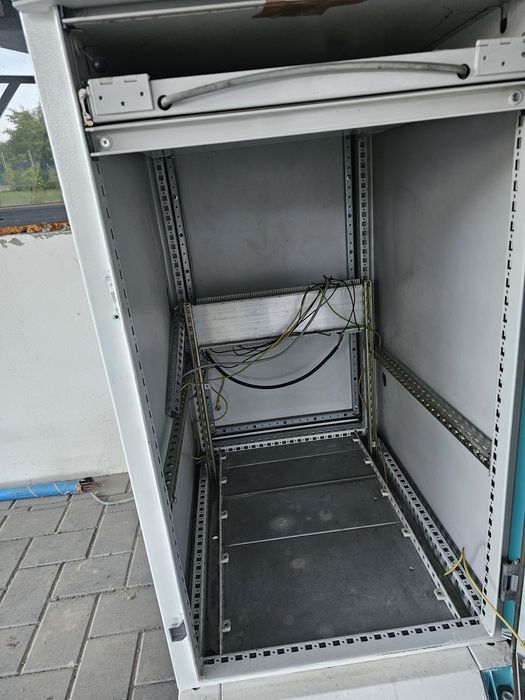 Cabinet (rack) servere cu AC incorporat Suceava • OLX.ro