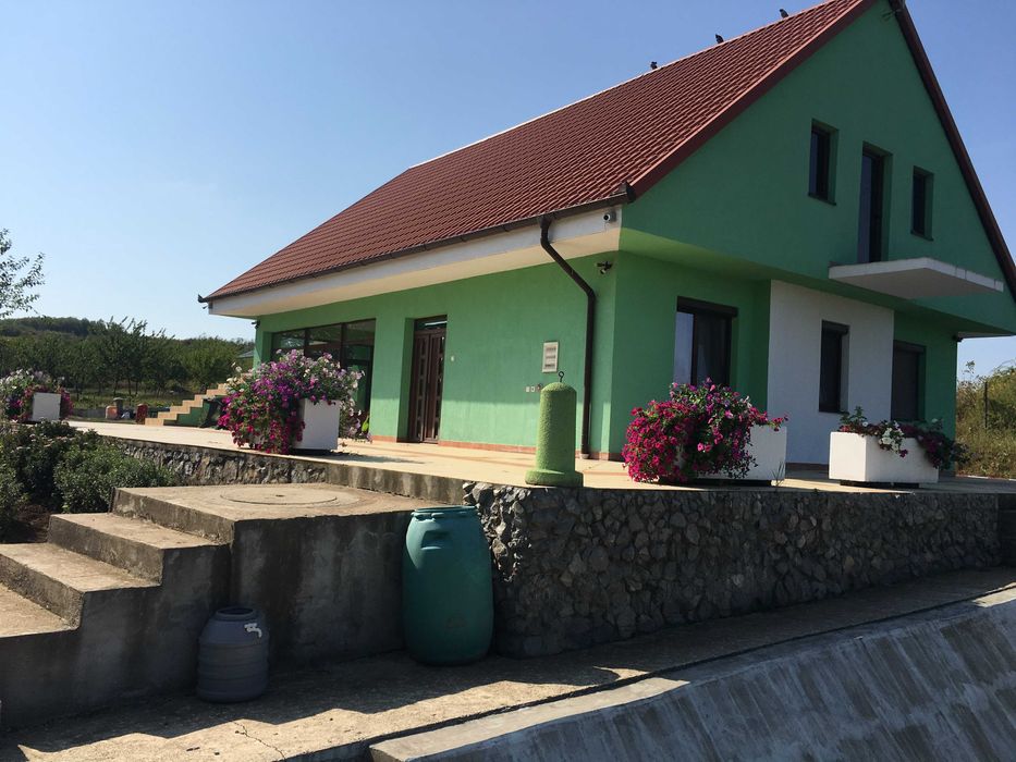 Vand balta cu teren si casa de vacanta in dealurile Bihariei. Biharia ...