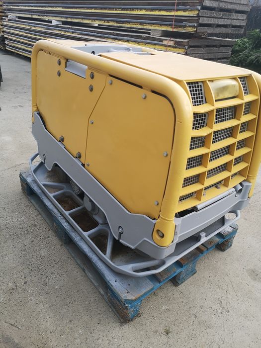 Placa compactoare WACKER DPU 80 de 724kg cu telecomanda Roman • OLX.ro