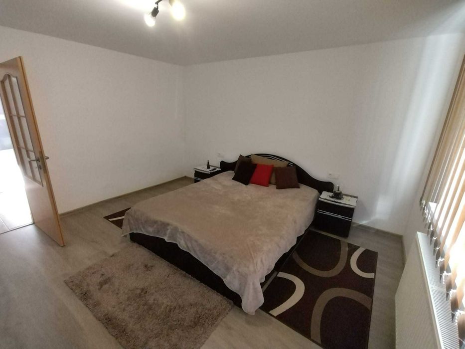 Casa renovata cu garaj, beci, bucatarie vara Dumbraveni • OLX.ro