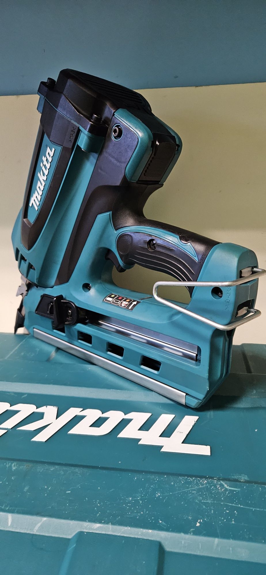Makita Пистолет за пирони GN900 GAS гр. Пловдив Младежки Хълм • OLX.bg