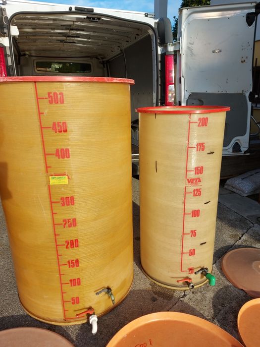 Butoi fibră 500 si 200 litri Jibou • OLX.ro